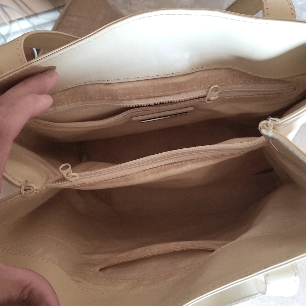 Beautiful Vintage Desmo Bag. - Gem